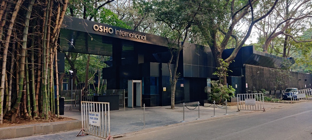 Grace and Gratitude missing on Osho’s 35th death anniversary at his ...