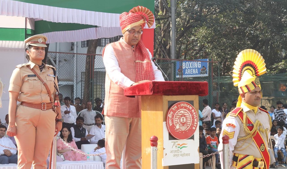 Divisional Railway Manager, Pune Division, Unfurls National Flag on ...
