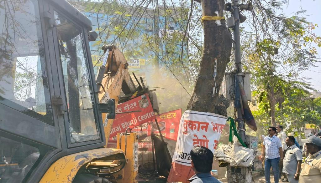 Pune: Action Against Illegal Food Stalls In Swargate Following Shocking ...