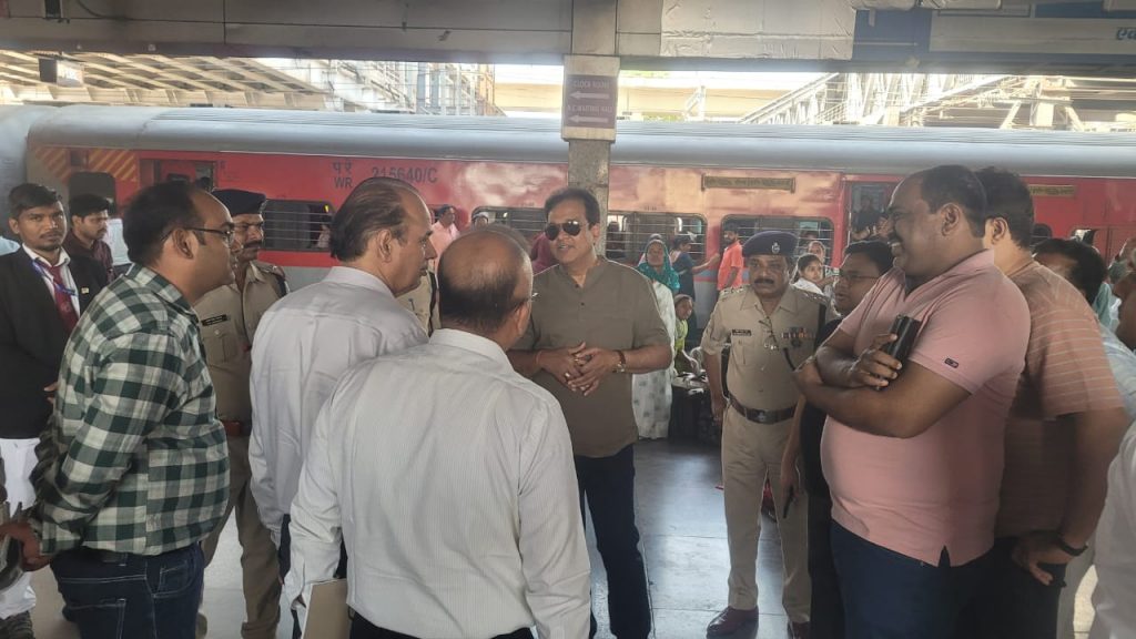 Round-the-Clock Crowd Management Measures Implemented at Pune Railway ...