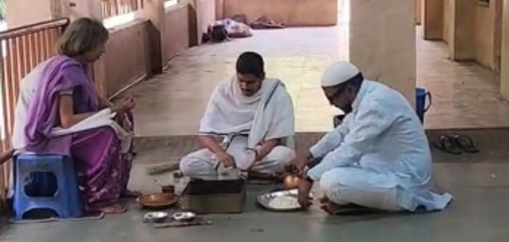 Pune: Muslim Man Performs Last Rites of Hindu Woman’s Brother, Sets ...