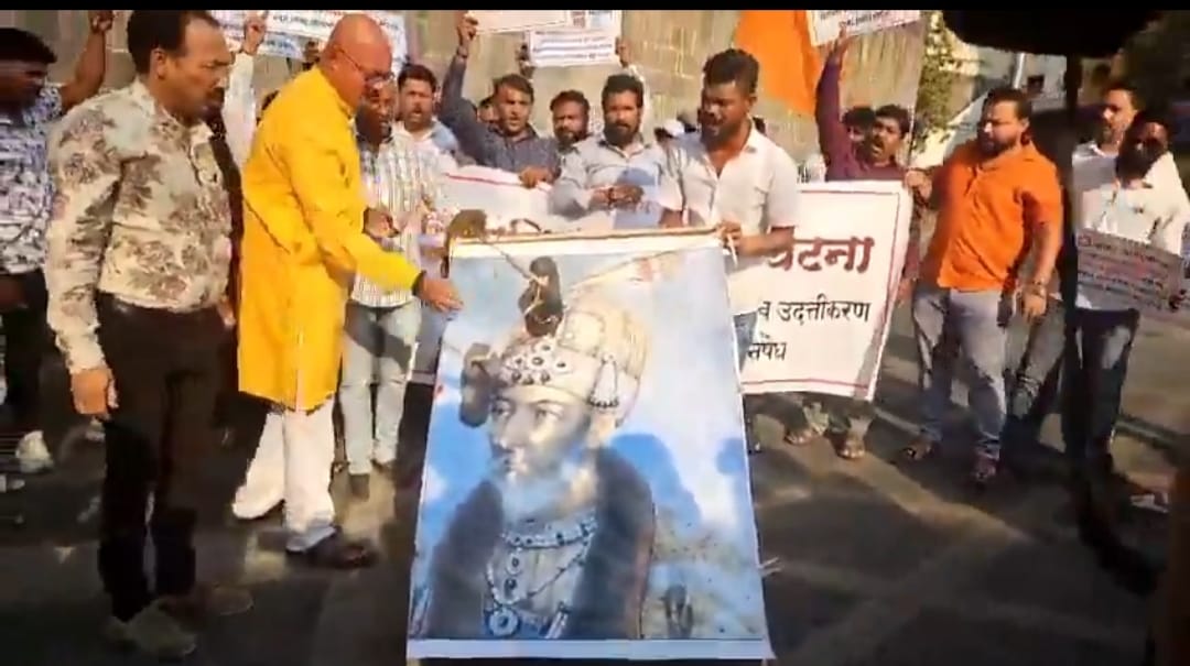 Protest In Pune Takes Embarrassing Turn As Activists Burn Wrong Mughal ...