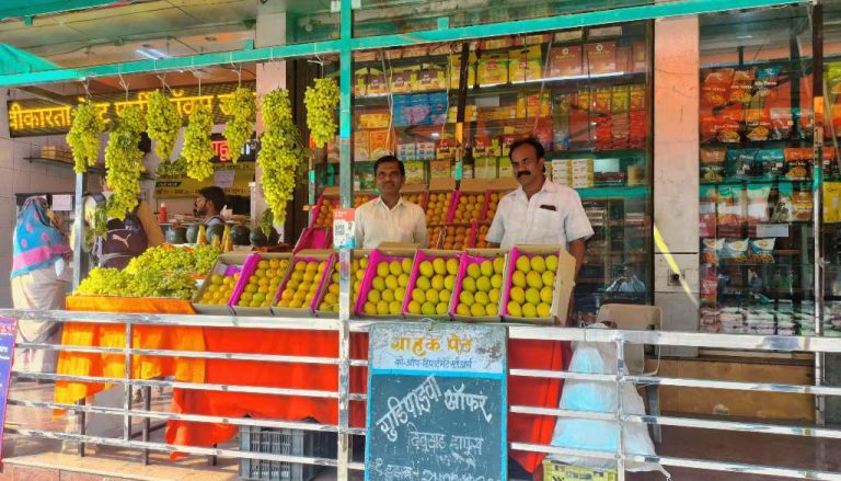 The Mango Season Begins: Pune Markets Abuzz with Devgad and Ratnagiri ...