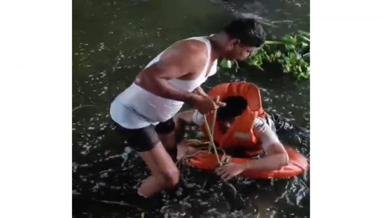 Stranded Teen Rescued From River Near Mundhwa Bridge In Pune - Punekar News