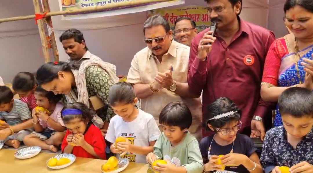 Pune: Kids Relish Mangoes at Shivajinagar’s Mango Eating Competition ...