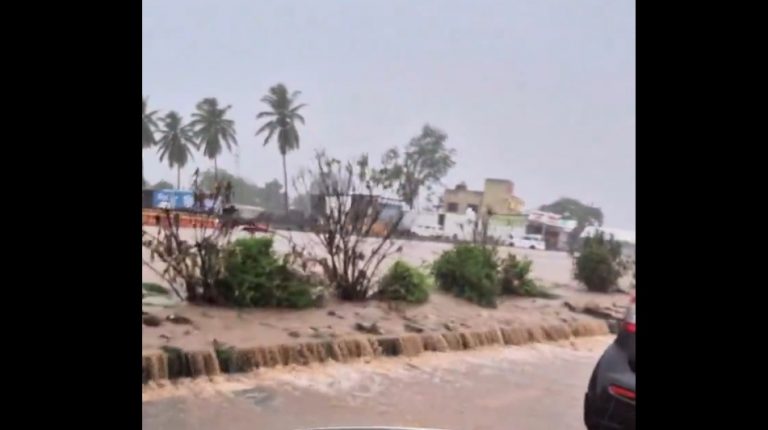 Innova Swept Away by Floodwater on Pune-Solapur Highway; Commuters Stranded - Punekar News