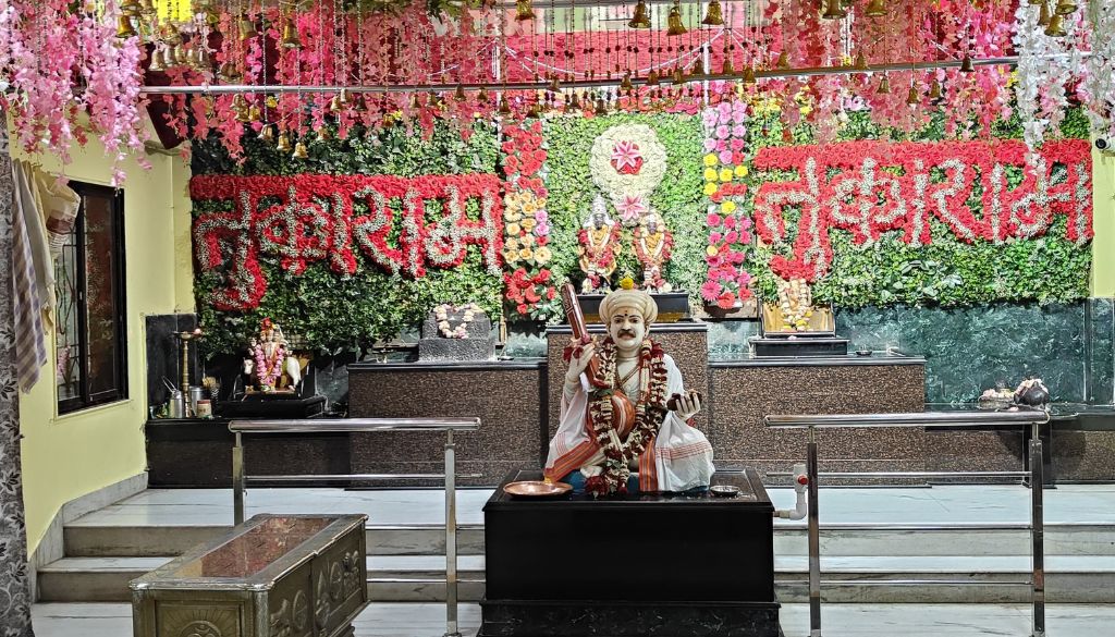 Bhandara Dongar Near Pune Blends Varkari Tradition and 1,800-Year ...