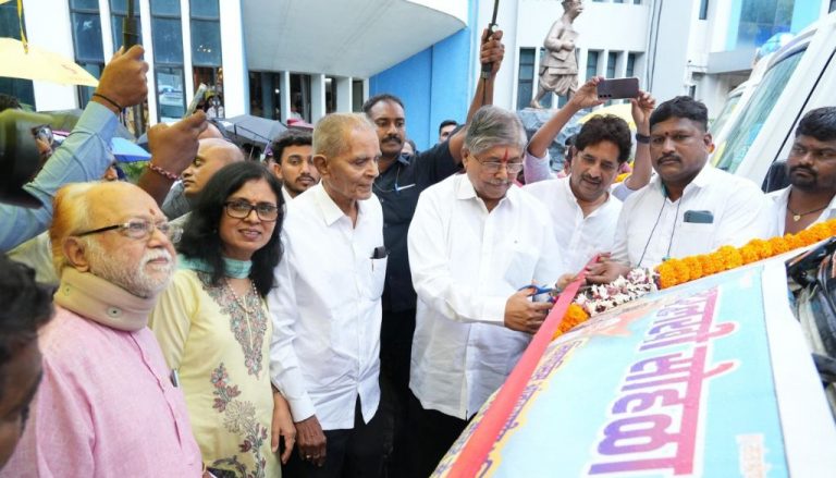 Pune: Mobile Clinic For Warkaris Marks 25 Years Of Selfless Service ...