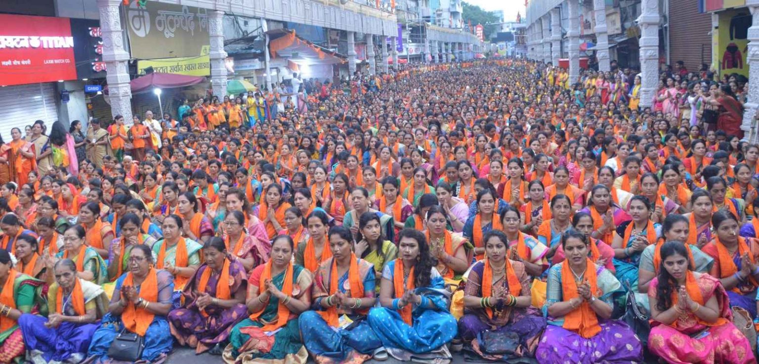 35,000 Women Perform Atharvashirsha Recitation and Mahaaarti at ...