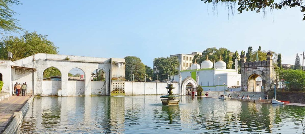 Maharashtra to Launch Geo-Mapping of 45,000 Waqf Properties, Eyes Major ...