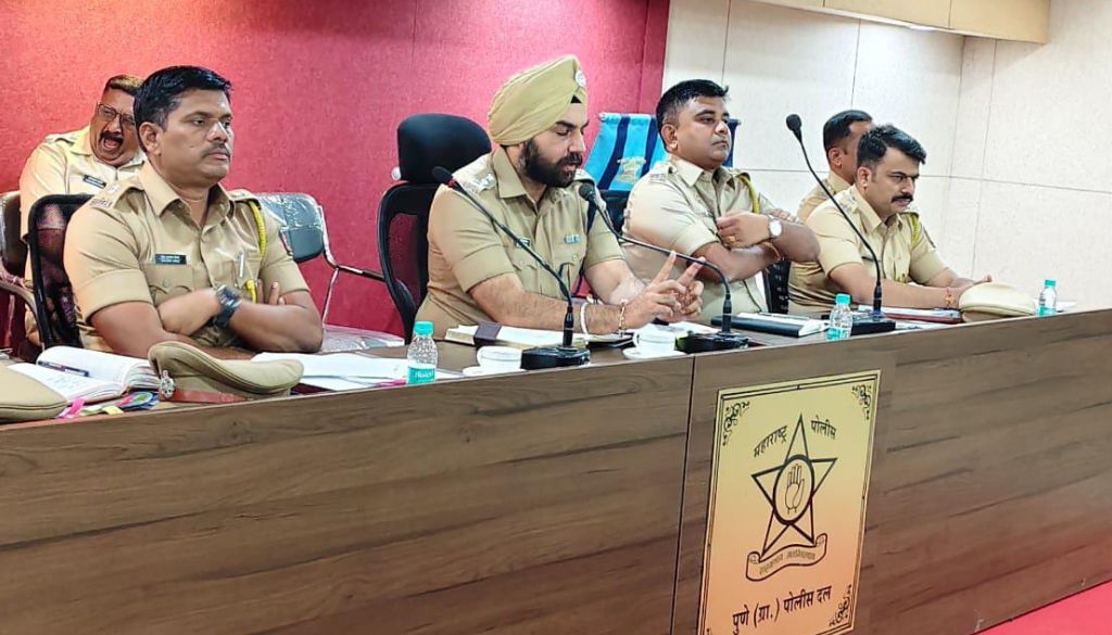 Pune Rural Police Hold Review Meeting with Ganesh Mandals Ahead of ...