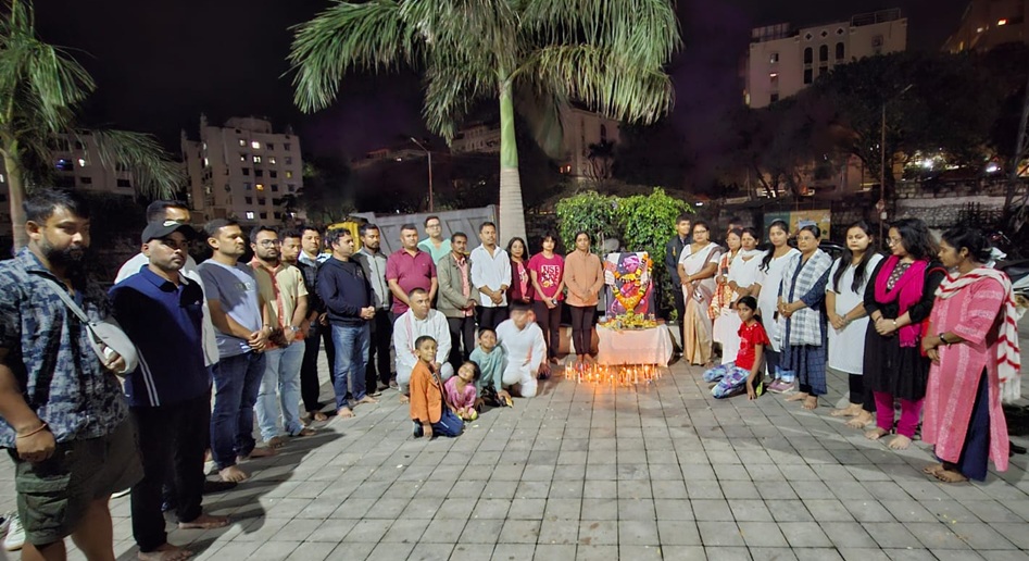 Assamese community in Pune Pays Tearful Tribute to Zubeen Garg ...