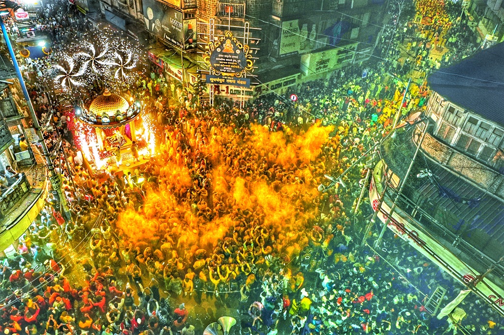 Pune: ‘Shri Ganesh Ratna Rath’ Becomes Star Attraction at Bhausaheb ...