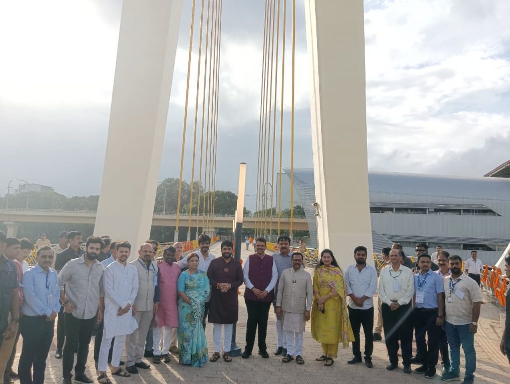 Pune: CM Devendra Fadnavis Inaugurates Pune Metro’s Landmark Pedestrian ...