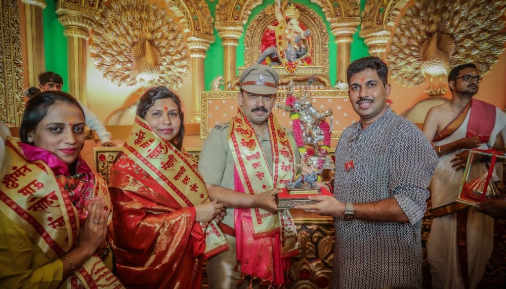 Grand Aarti of Shrimant Bhausaheb Rangari Ganpati Draws Celebrities and ...