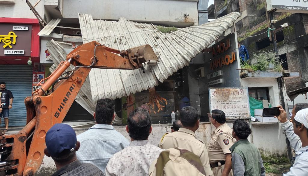 Pune: Heavy Encroachment Drive in Dhankawadi, Aundh; Over 1 Lakh Sq. Ft ...