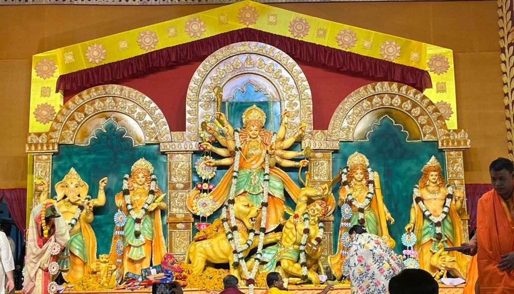 Maha Ashtami 2025 in Pune: Charity, Bhog, and Cultural Splendor at ...