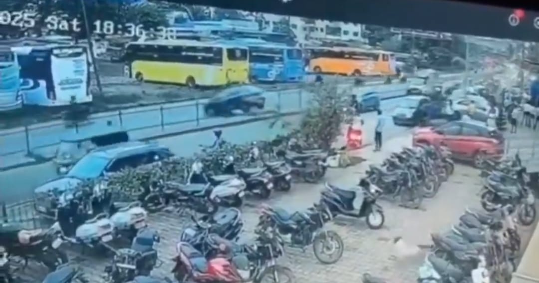 Pune: Newly Purchased Car Goes Out of Control in Bhosari, No Injuries ...