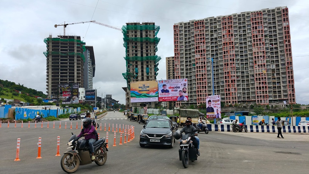 Encroachers Take Over S M Ghule Chowk in Mohammadwadi: Pune Citizens ...