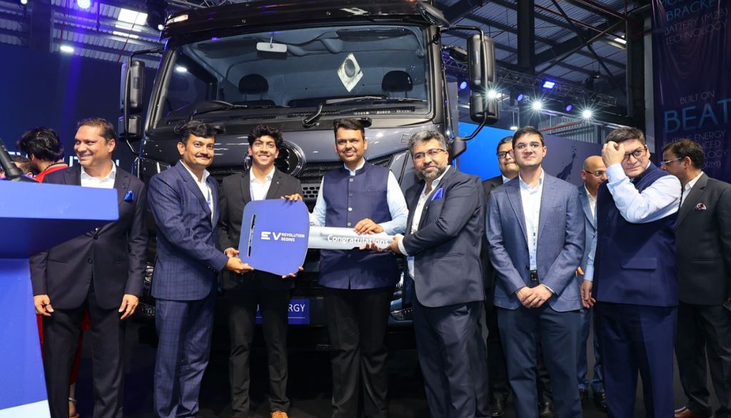 India’s First Heavy Electric Truck with Swappable Battery Launched in ...