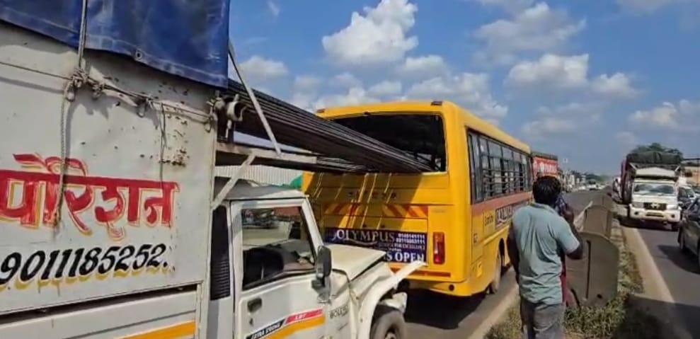 Pune School Bus Accident: Iron Rods Pierces Bus, Eight Children Injured ...