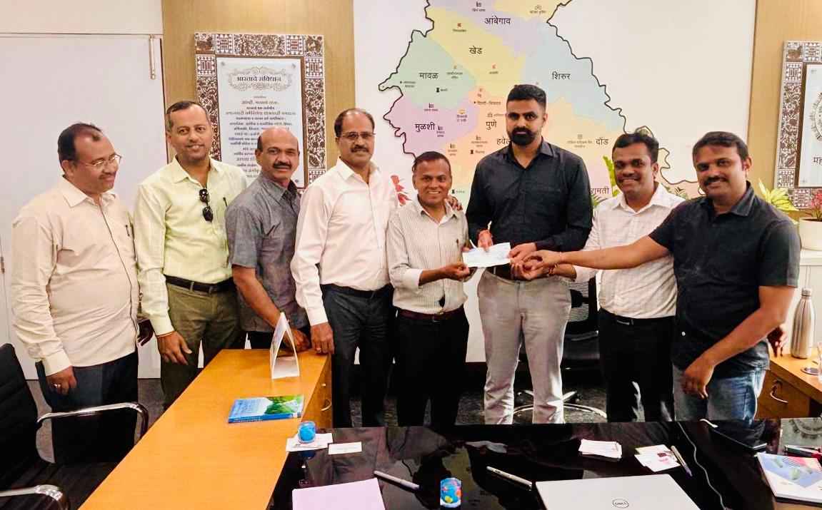 Pune Patrakar Pratishthan Donates Rs 51,000 to Chief Minister’s Relief ...