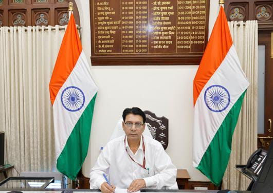 Vijay Kumar Takes Charge as New General Manager of Central Railway ...