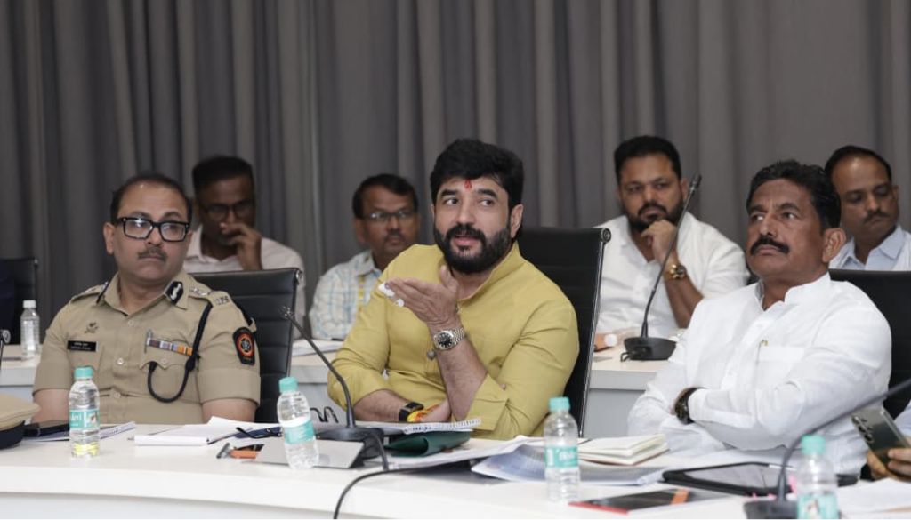 Pune: Fadnavis, Pawar Direct Immediate Intervention at Navale Bridge ...