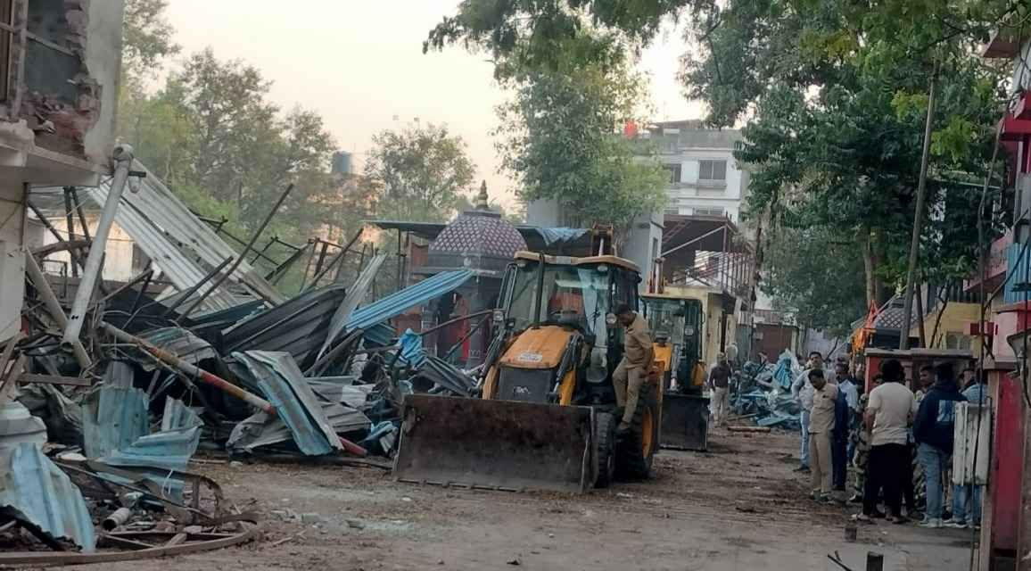Illegal ‘Varkari Bhavan’ of Notorious Goon Bandu Andekar Demolished in ...