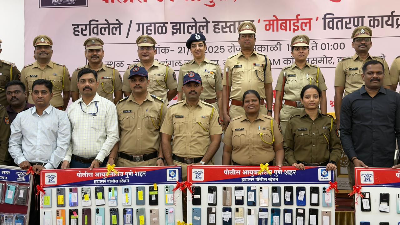 Pune Police Trace and Return 171 Lost Mobile Phones; Citizens Praise ...