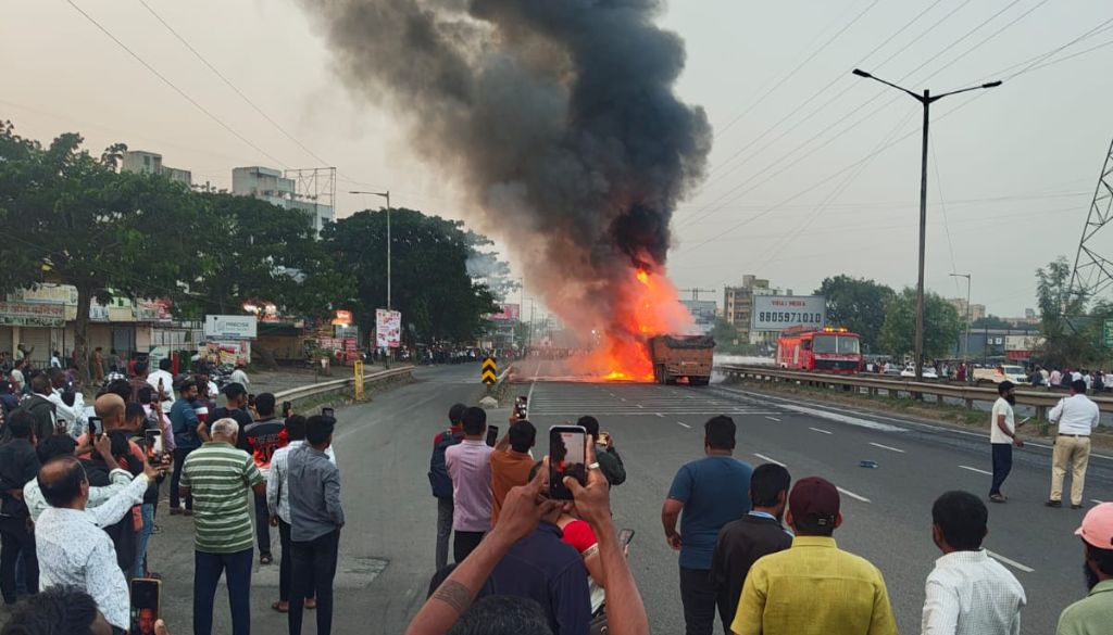 Traffic Disrupted After Major Accident, Fire on Navale Bridge; Pune ...