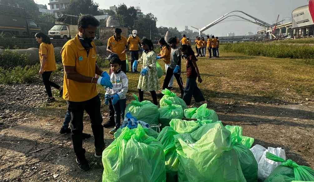 Pune: 80 Corporate Volunteers Join River Cleanup Drive at Bhide Bridge ...