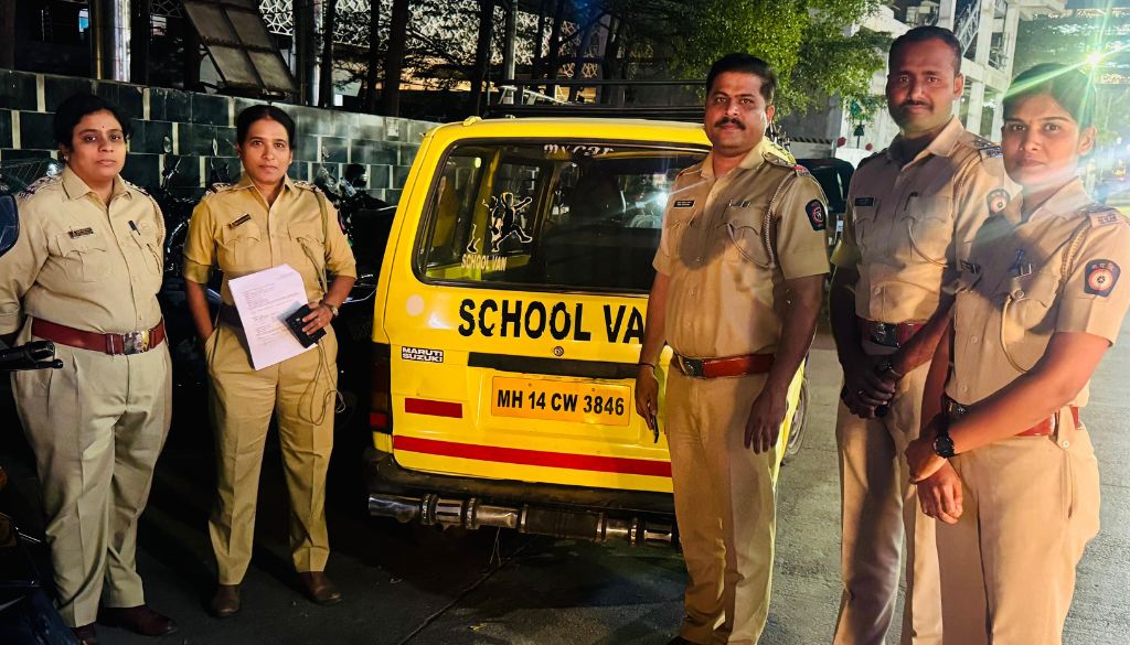 Fake Number Plate School Bus Seized During Special Safety Drive in Pune ...