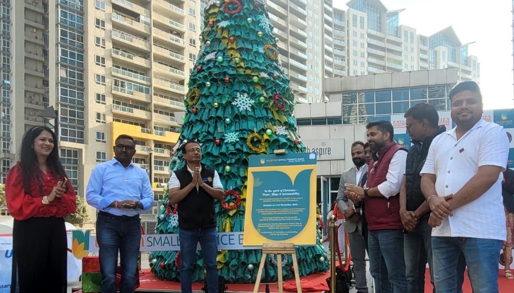 Pune’s Amanora Park Town Hosts Asia Book of Records Christmas Tree Made ...