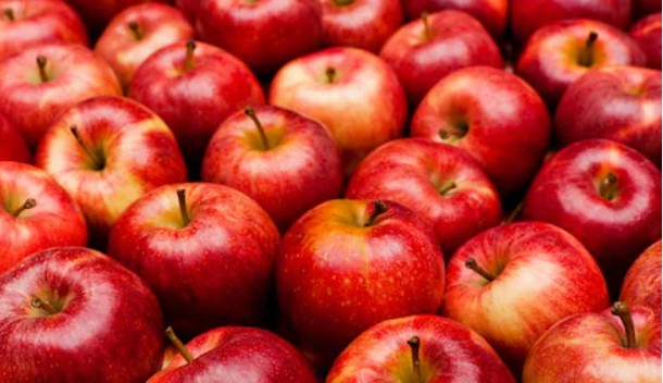 Apple Prices Surge in Pune as Iran Protests Hit Imports - Punekar News