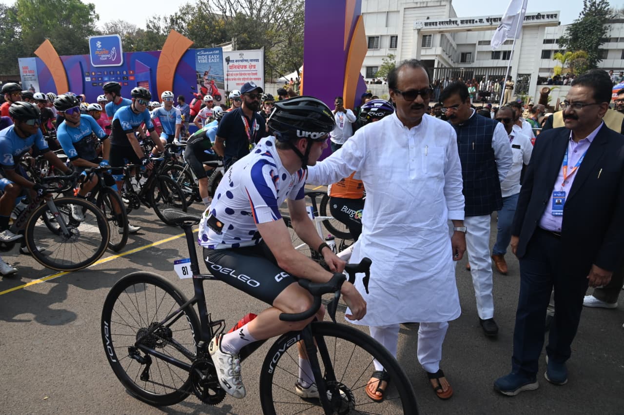 Pune Grand Tour Stage 3 Begins in Saswad with Ajit Pawar, Huge Public ...