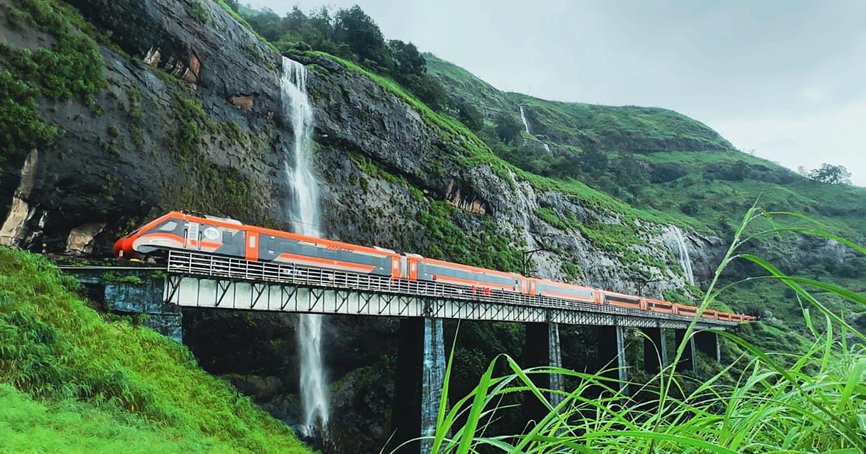 CSMT-Solapur Vande Bharat via Pune Marks Three Years - Punekar News