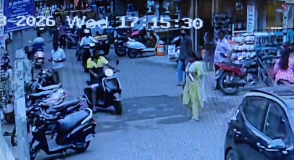 Pune Bomb Scare: CCTV Captures Suspect Who Allegedly Placed Bomb-Like ...