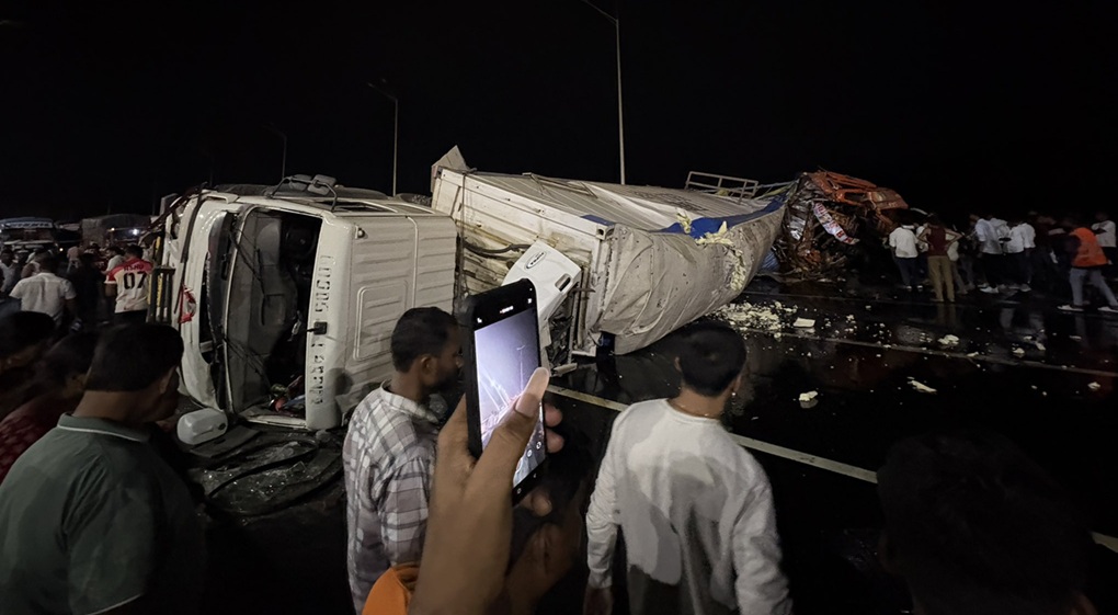 Mumbai-Pune Expressway Accident: Two Dead, Four Seriously Injured in ...